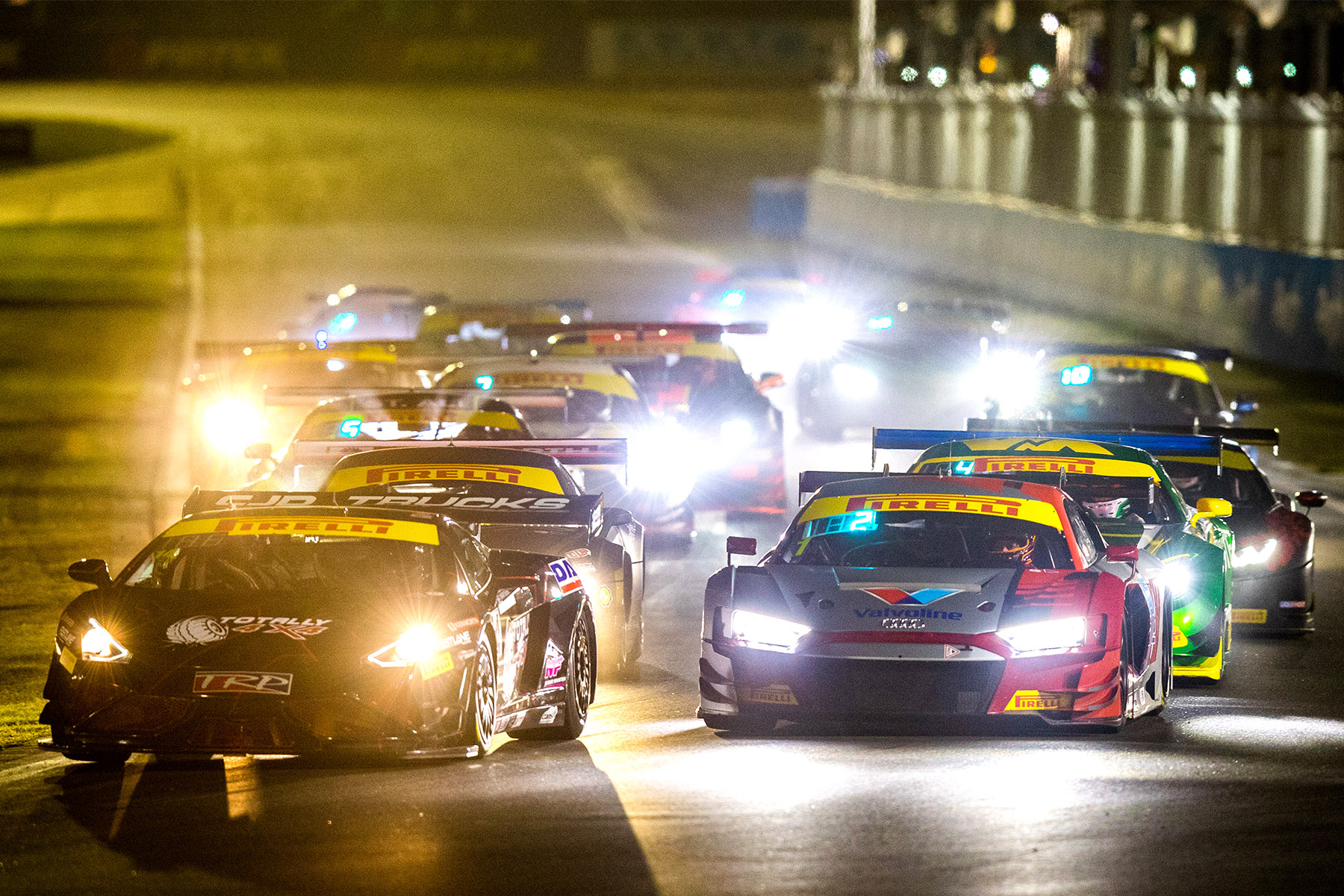AGT_R219_Barbagallo_start_R3_06965_DK_med2 - Australian GT